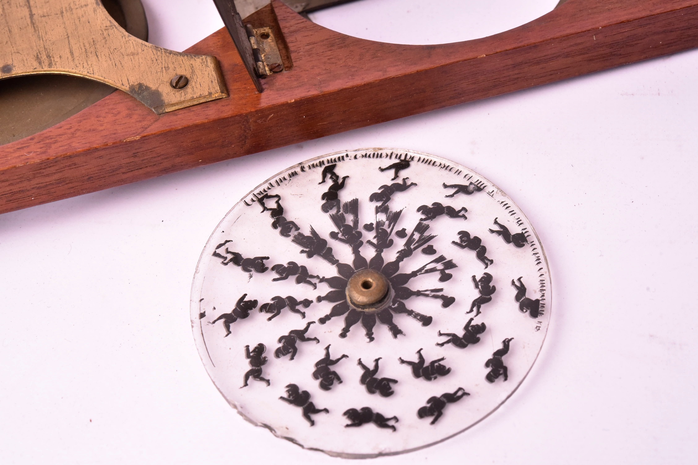 Zoopraxiscope "Wheel of Life" - Antiq Photo