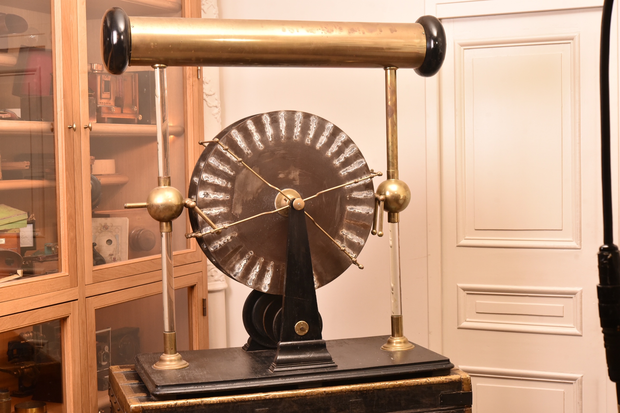 Machine électrostatique de Wimshurst à quatre plateaux - Antiq Photo