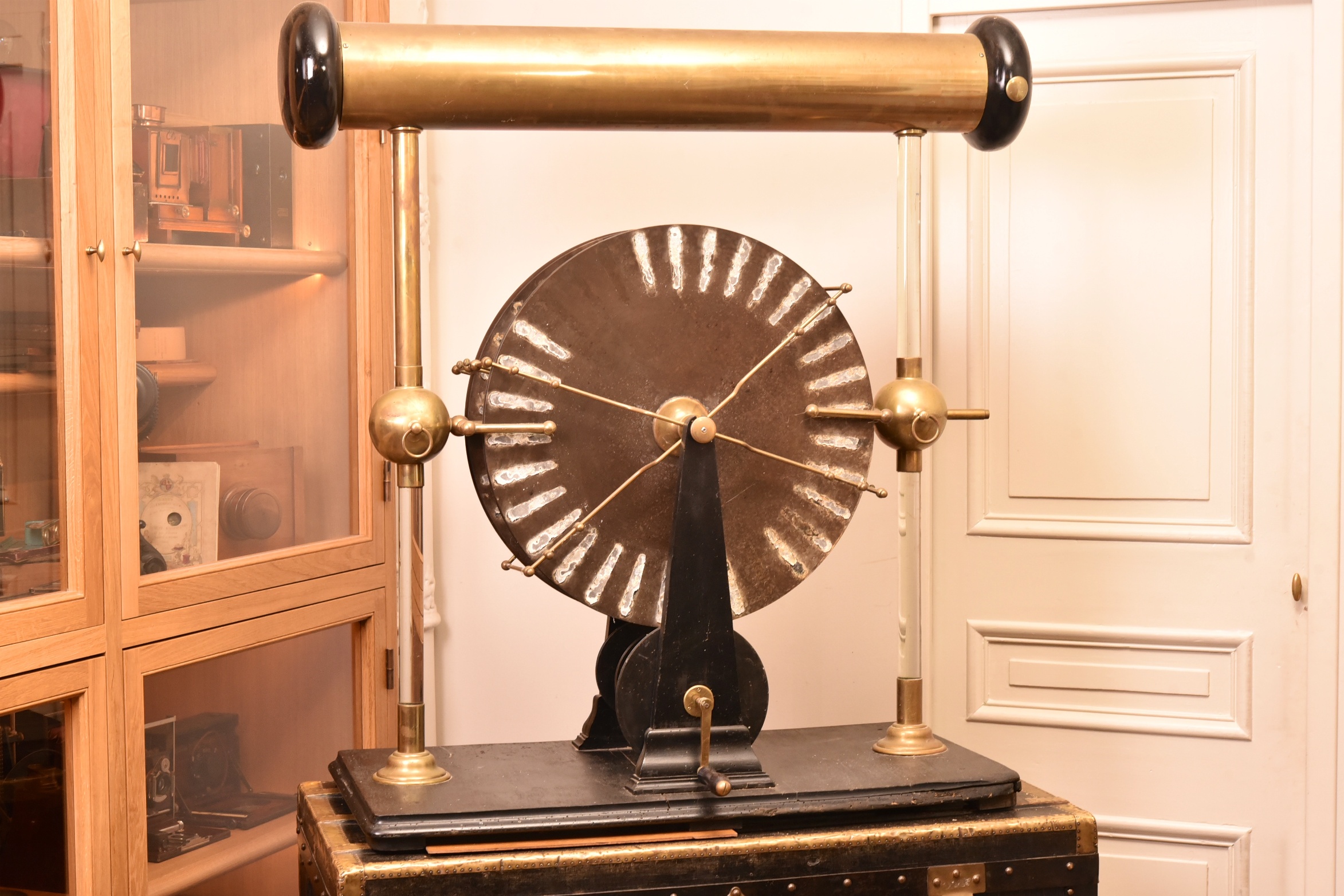 Machine électrostatique de Wimshurst à quatre plateaux - Antiq Photo